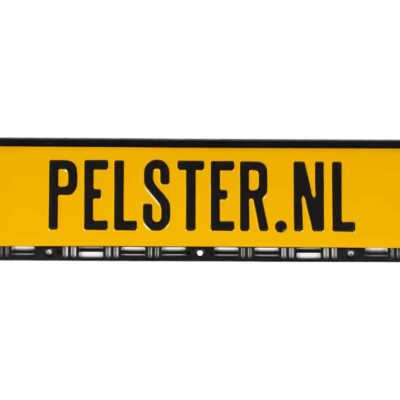 Kentekenplaathouder met eigen tekst en logo l Pelster Automotive